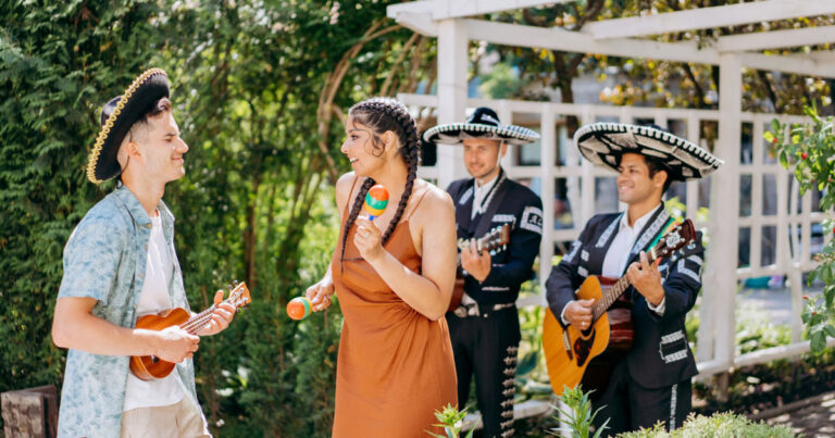 How to Throw a Taco-Themed Party for the Summer